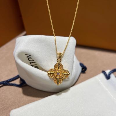 China 18K Gold Four Leaf Shield Pendant Moissanite Zircon 0.43g 18.7mm Daily Wear for sale