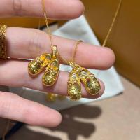 China 18K Gold Cat Slipper Pendant 0.49g Ruby Moissanite Cute Fashion Jewelry for sale