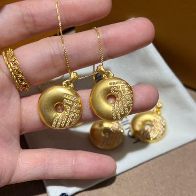 China 18k Gold Filigree Hollow Pendant 20mm Moissanite White Shell Safety Buckle Charm for sale