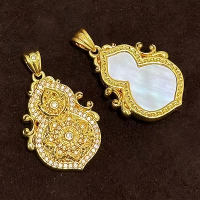 China 18K Gold Pendant Four Gourds Design Moissanite White Shell 20.2mm 2.08g for sale