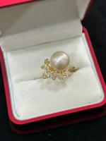 China 925 Silver Natural Freshwater Pearl Ring 10-12mm Golden Elegant Design for sale