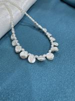 China Custom Petal-Shaped Baroque Pearl Necklace Adjustable Length 18-22 Inch Gold Clasp for sale