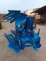 China Variable Width Hydraulic Reversible Plough with Smooth Hydraulic Reversing Unit for Deep Soil Preparation and Residue Burial for sale