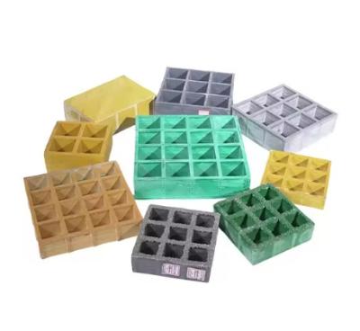 China Molded Fiberglass Grating 5.0mm 7.0mm Anti Aging FRP Mesh GRP for Swimming Pool Landscaping for sale