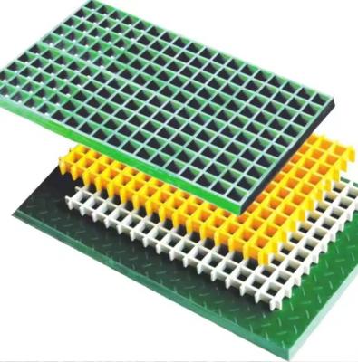 China 38x38mm FRP Grating for Solar Panel Walkways High Strength 5 Ton Load Capacity Plastic Floor Grating for sale