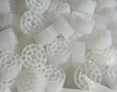 China MBBR Biofilm Carrier for Wastewater Treatment HDPE pH 5-15 Surface >500m2/m3 for sale