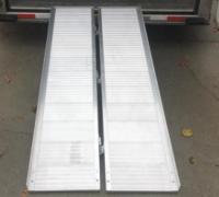 China OEM Aluminum Wheelchair Ramp Aluminum Trailer Ramps 270KG Loading Capacity for sale