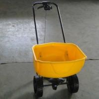 China Easy Moving Fertilizer Spreader Cart Pneumatic Wheel Manual Salt Spreader for sale