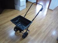China TC2014 Salt Grass Seeds Fertilizer Spreader Cart 80LB Manure Spreader for sale