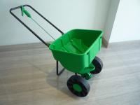 China Manual Pull Metal Seed Planter Fertilizer Spreaders TC2027 for sale