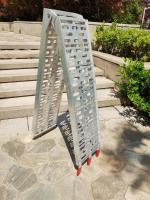 China 2 Pieces Aluminum Loading Ramps Easy Assemble For Loading Cargo for sale