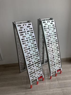 China Convenient Aluminum Loading Ramps Assembly Required Silver Finish for sale