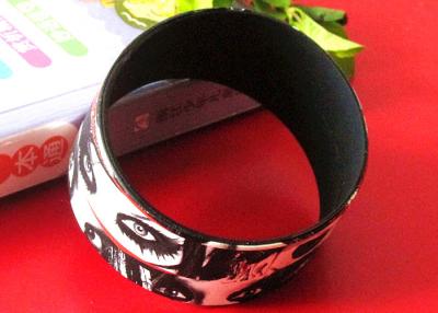 China CMYK Printing Logos Adult Size White Silicone Rubber Wristbands Bracelets for sale