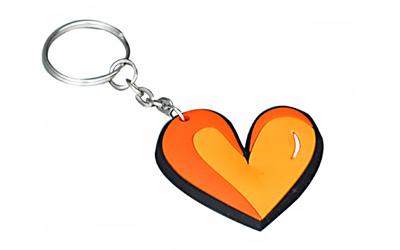 China Heart Shaping PVC Rubber Keychain Colorful Surface Fade Resistance Top Grade for sale