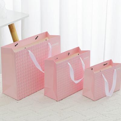 China Custom Kraft Paper Shopping Bag with Gold Foil Logo 3-5 Days Delivery for sale