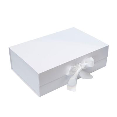 China Custom 500ml Magnetic Gift Box with Varnishing and Paper Tray for Food Packaging for sale