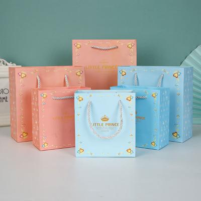 China Custom Kraft Paper Cosmetic Clothing Bag with Logo Custom Size 300gsm for sale