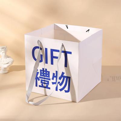 China Custom Kraft Paper Shopping Bag with Matte Film Handle Foldable Retail Packaging for sale
