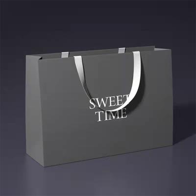 China Custom Luxury Paper Gift Bag with Offset Printing for Boutique Retail Shopping for sale