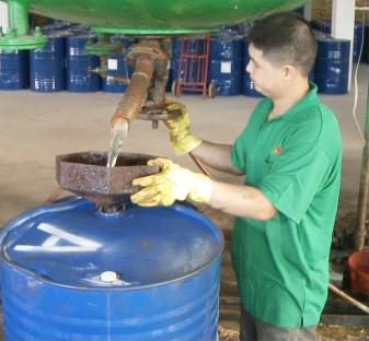 China Low Viscosity PU Binder Clear Color For Rubber Granules Bonding Easy To Use for sale