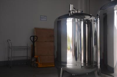 China Hot Water Sealed Storage Tank SS316 500-6000L for RO Water Treatment System for sale