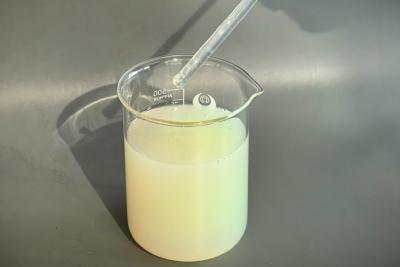 China Waterproof Coating Acrylic Emulsion Low Temperature Flexibility for sale