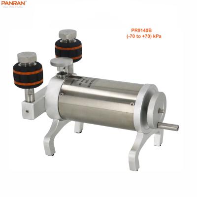 China Hand Operated 70Kpa 200mm Height Vacuum Calibration Pump for sale