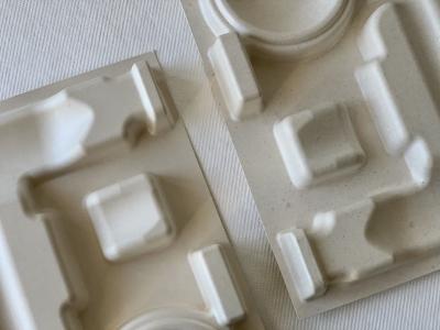 China Biodegradable Molded Pulp Food Packaging 1.0mm Thickness Smooth Surface Renewable Fiber Trays for sale