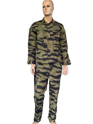China Camouflage ACU tactical Uniform Set Formal Style For tactical Missions, Soft Polyester Cotton Material for sale