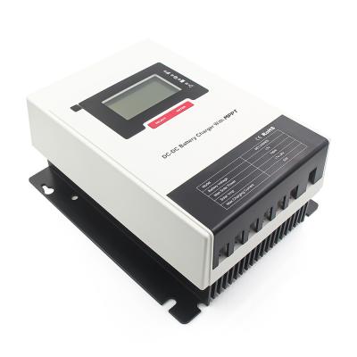 China 50A Smart DC-DC Charger with 700W PV Input 12/24Vdc Starter Battery Voltage MPPT Technology for sale