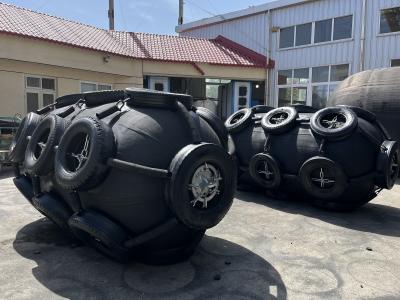China Durable Black Cylindrical Fender With Performance Rubber for sale