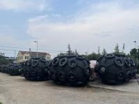 China 80KPa Highly Durable and Long Lasting Net Type Marine Rubber Fenders for Ship Berthing for sale