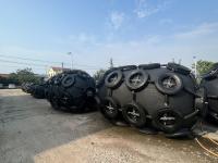 China ISO17357 Standard V Type Moulded Marine Rubber Fender for sale