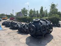 China Customizable Black / Gray Rubber SS Pneumatic Fenders For Port Facility Protection for sale