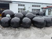 China Heavy Duty 50Kpa Black Rubber Fender for sale