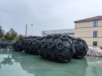 China 80Kpa Initial Pressure Pneumatic Rubber Fender With High Pressure And Safety Valve Included for sale