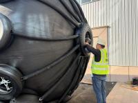 China Marine Rubber Fender Wholly Wrapped Technology Highly Durable for sale