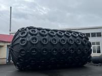 China Ship Boat Berthing Dock Floating Inflatable Fender Utilizing Chain and PP Rope Installation Method to Deliver Docking Impact Protection for sale