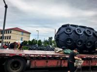 China Weather Resistant Pneumatic Rubber Fender with High Energy Absorption Capacity and Customized Size for Marine Applications for sale