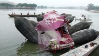 China Dia1.5mx50m Heavy Lifting Ship Launching Airbags Packing With Pallet for sale