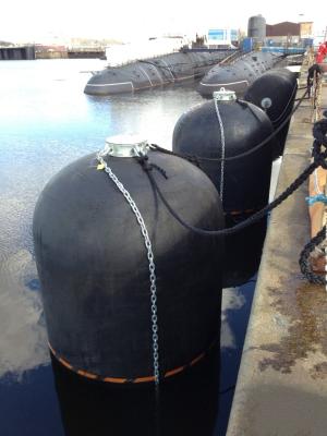 China Black Underwater Submarine Hydro Pneumatic Marine Rubber Fenders 50Kpa for sale