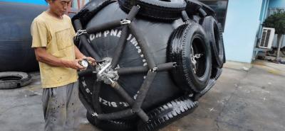 China Yokohama Type Marine Rubber Fender Marine Pier Fenders 0.5m-3.3m Diameter for sale