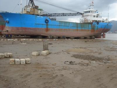 China D15*L20m 0.20Mpa Ship Launching Marine Airbags Optimized Layout for sale