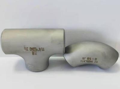 China Api5l Carbon Steel Black Seamless Equal Tee Pipe Fitting for sale