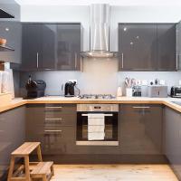 China Offers Customized High Glossy Kitchen Cabinet for Renovation of Old Apartment Kitchen for sale