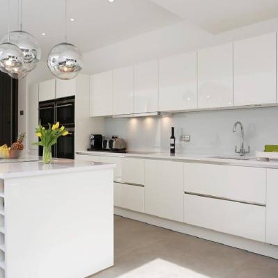 China Good Praise Degree Glossy Wood Kitchen Pantry Cabinet with E1 Particleboard Material for sale