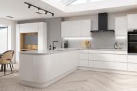China Good Praise Degree Glossy Wood Kitchen Pantry Cabinet with E1 Particleboard Material for sale