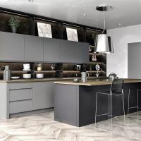 China Modern Kitchen Cabinets with Customized Waterproof Wooden Doors in European Style for sale