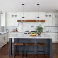 China Quartz Stone Countertop Shaker Island Kitchen Cabinet for a Luxurious and Modern Look for sale