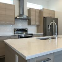 China Quartz Stone Countertop European Style Custom Solid Wood Cabinet with Drawer Basket for sale
